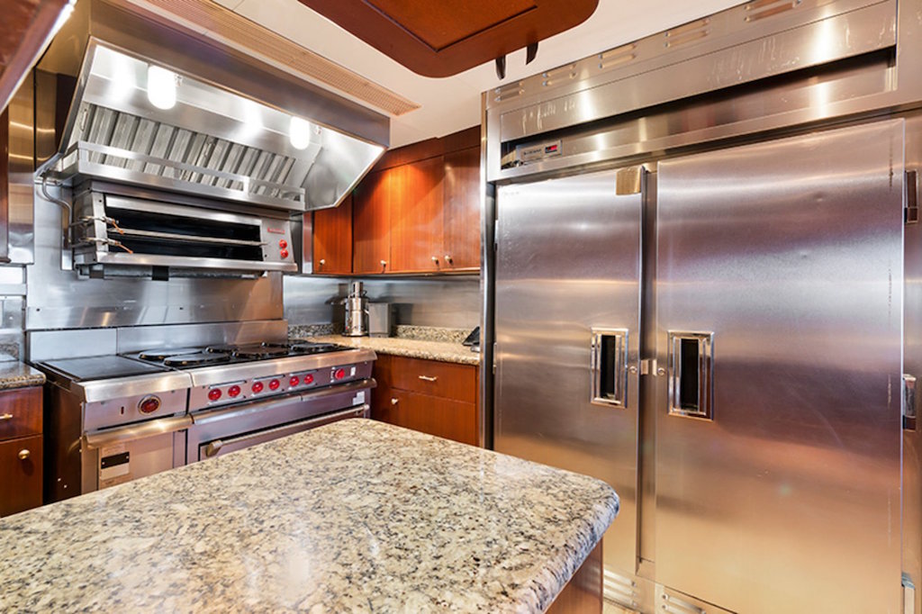 Galley Image Gallery - MY ALLEGRIA - Country galley seating main deck ...